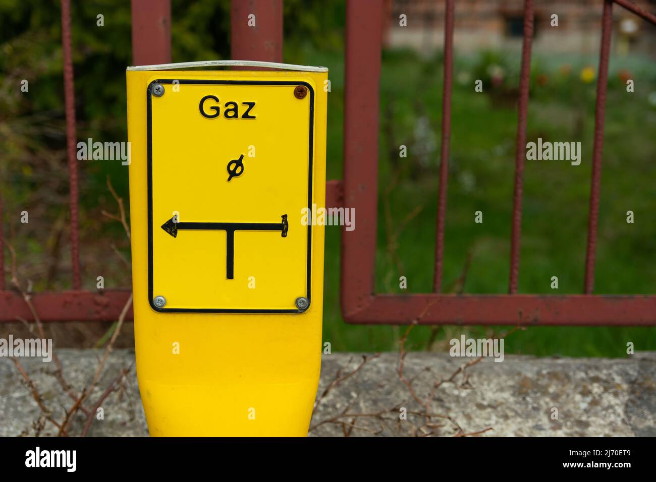 Gas pipe warning sign hi-res stock photography and images - Alamy