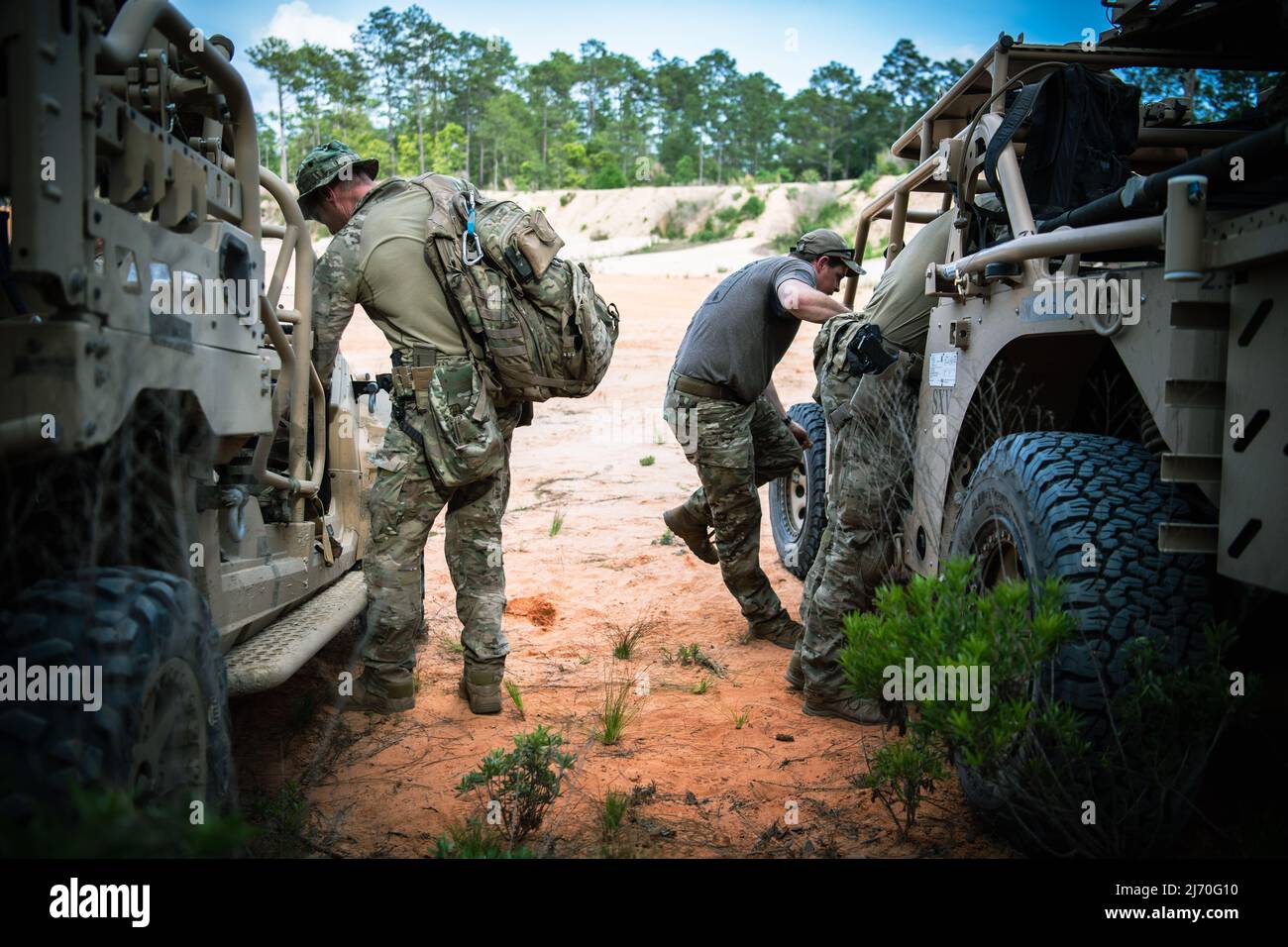 U.S. Army and Czech Special Forces participate in vehicle training ...
