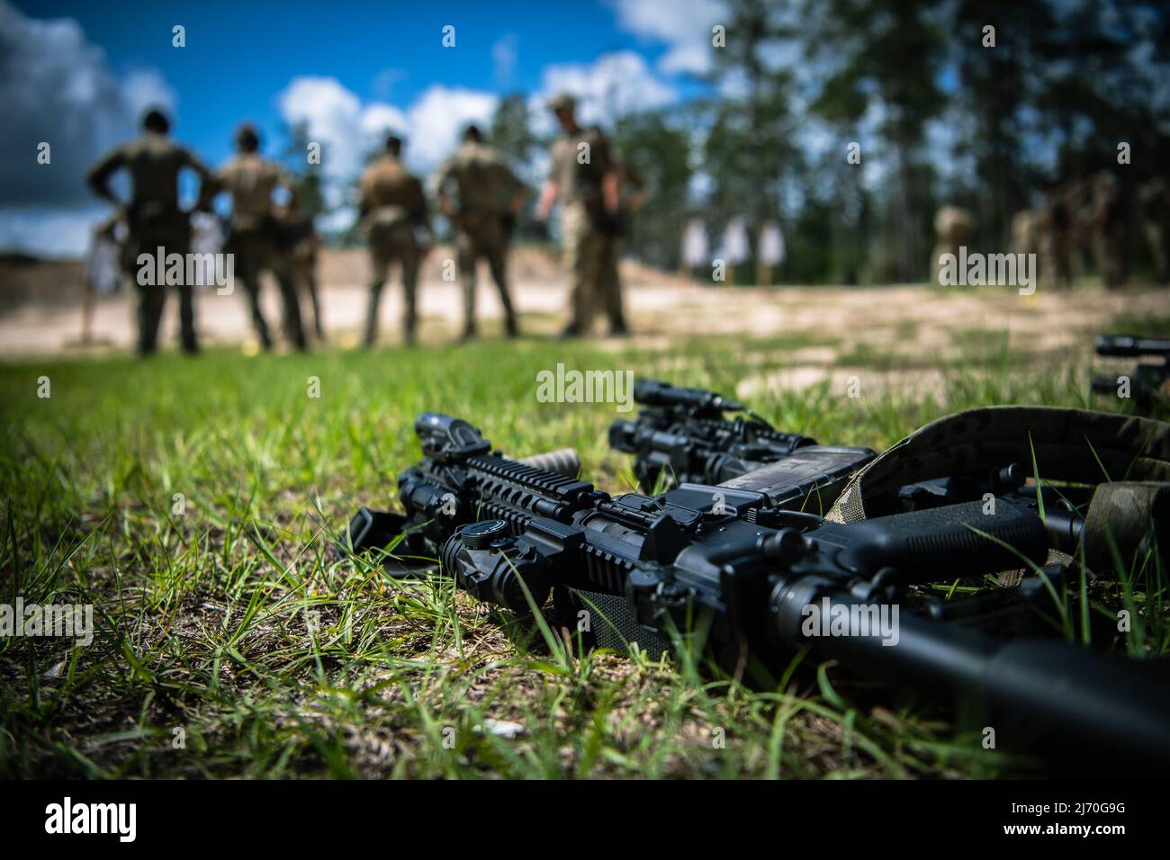 U.S. Army and Czech Special Forces participate in weapons training ...