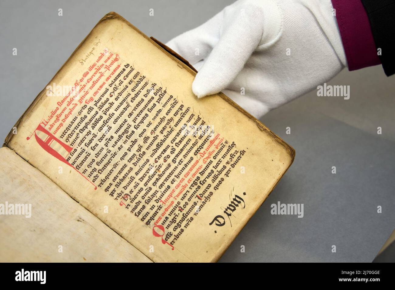 Medieval writing hi-res stock photography and images - Alamy