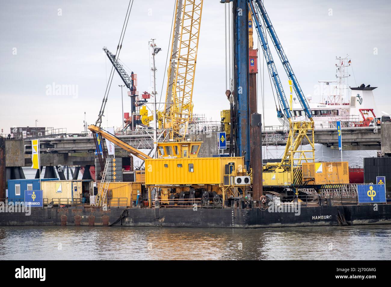Floating storage regasification units hi-res stock photography and ...