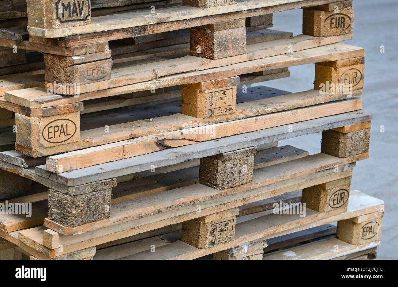 02 May 2022, Brandenburg, Schwedt: Several Euro pallets are lying on a ...