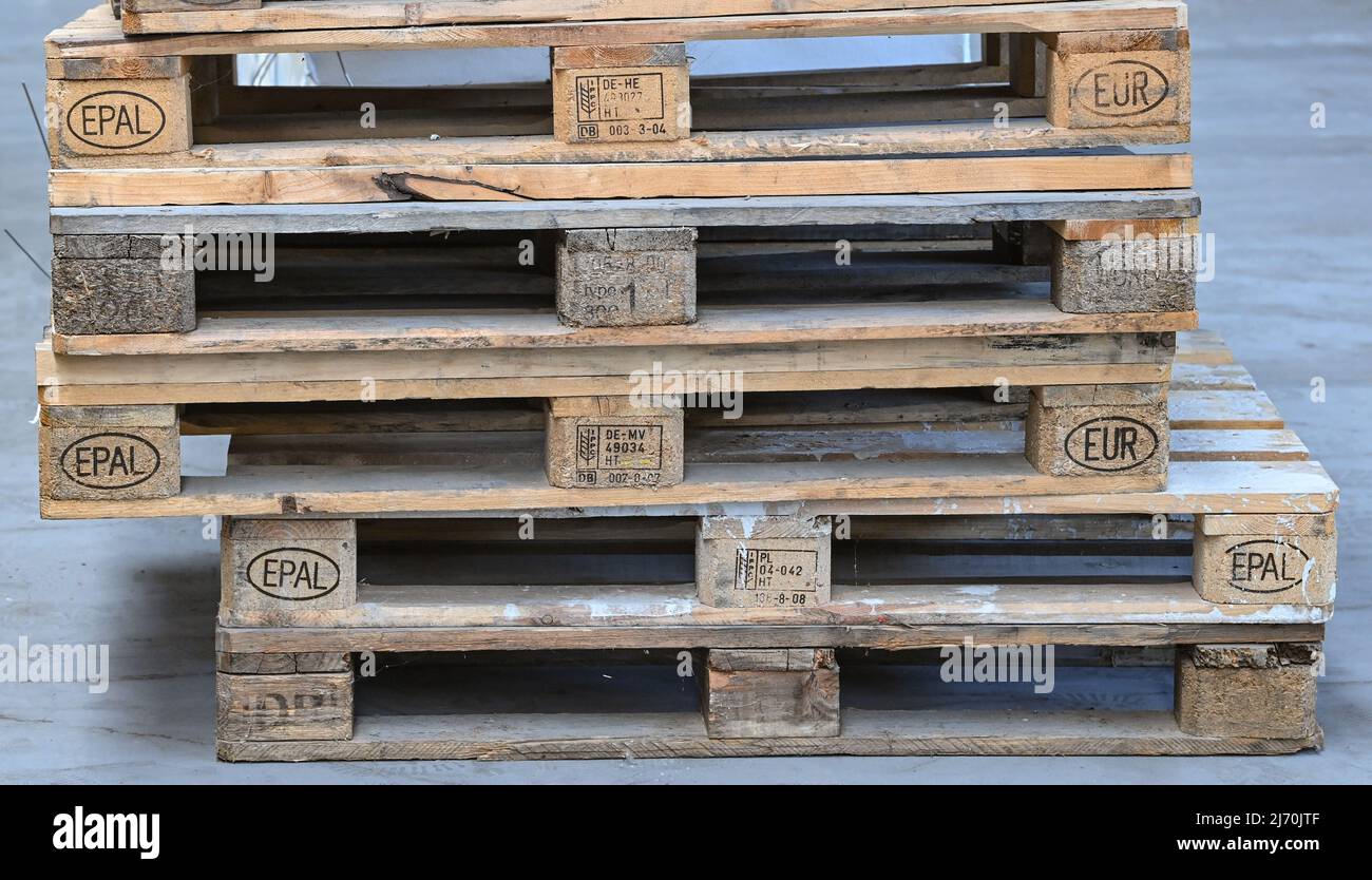 02 May 2022, Brandenburg, Schwedt: Several Euro pallets are lying on a ...
