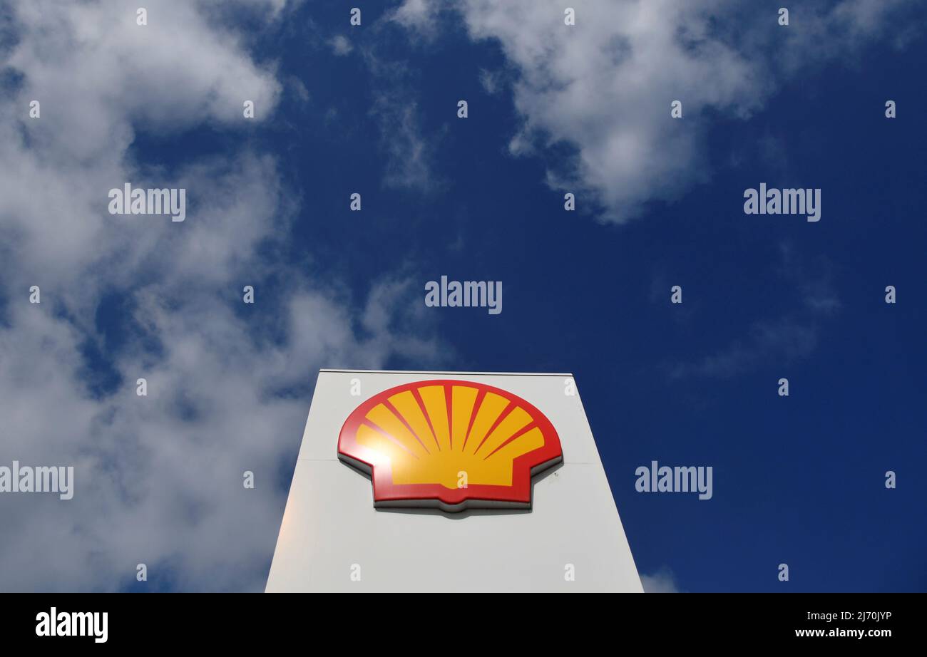 Shell petrol station in london hi-res stock photography and images - Alamy