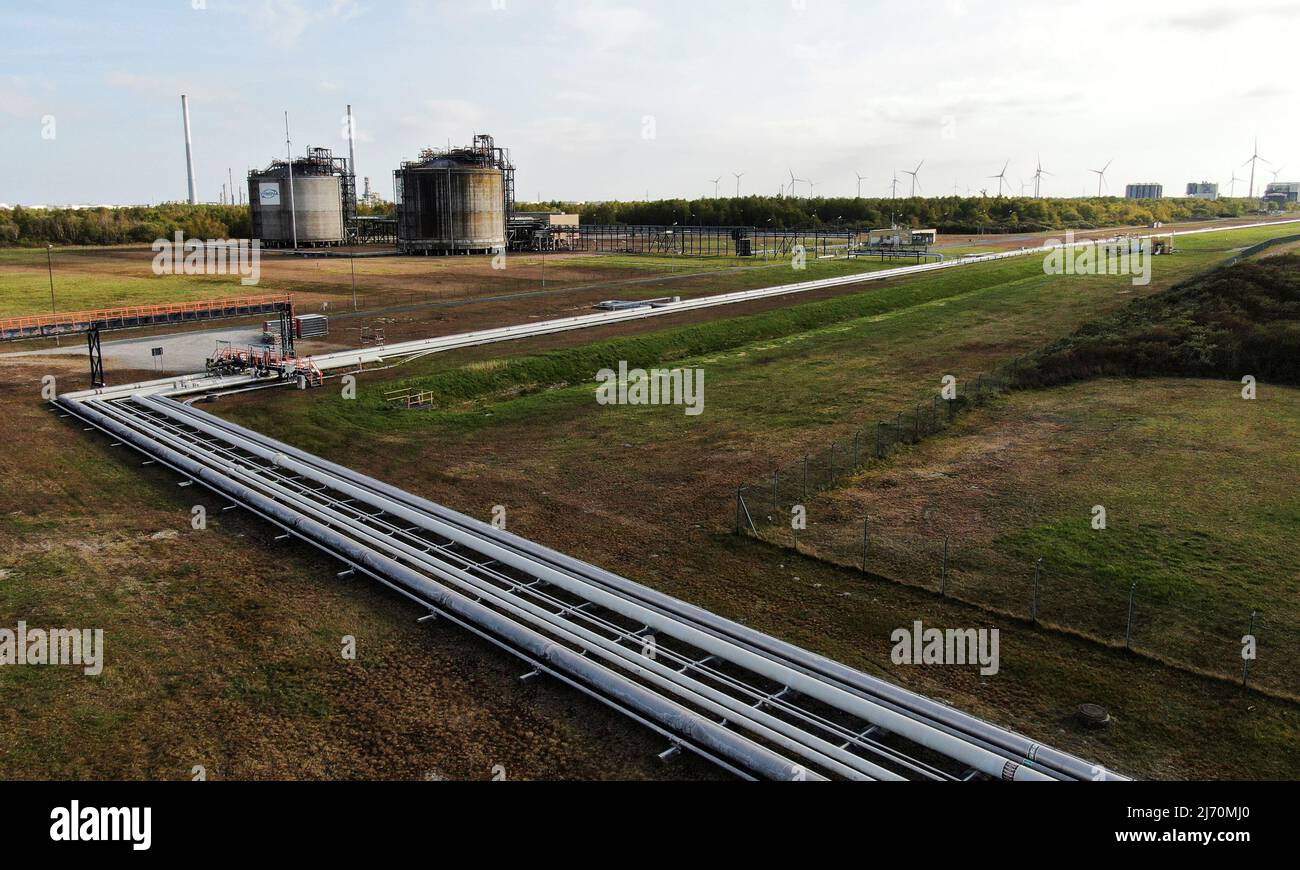 Floating lng terminal europe hi-res stock photography and images - Alamy
