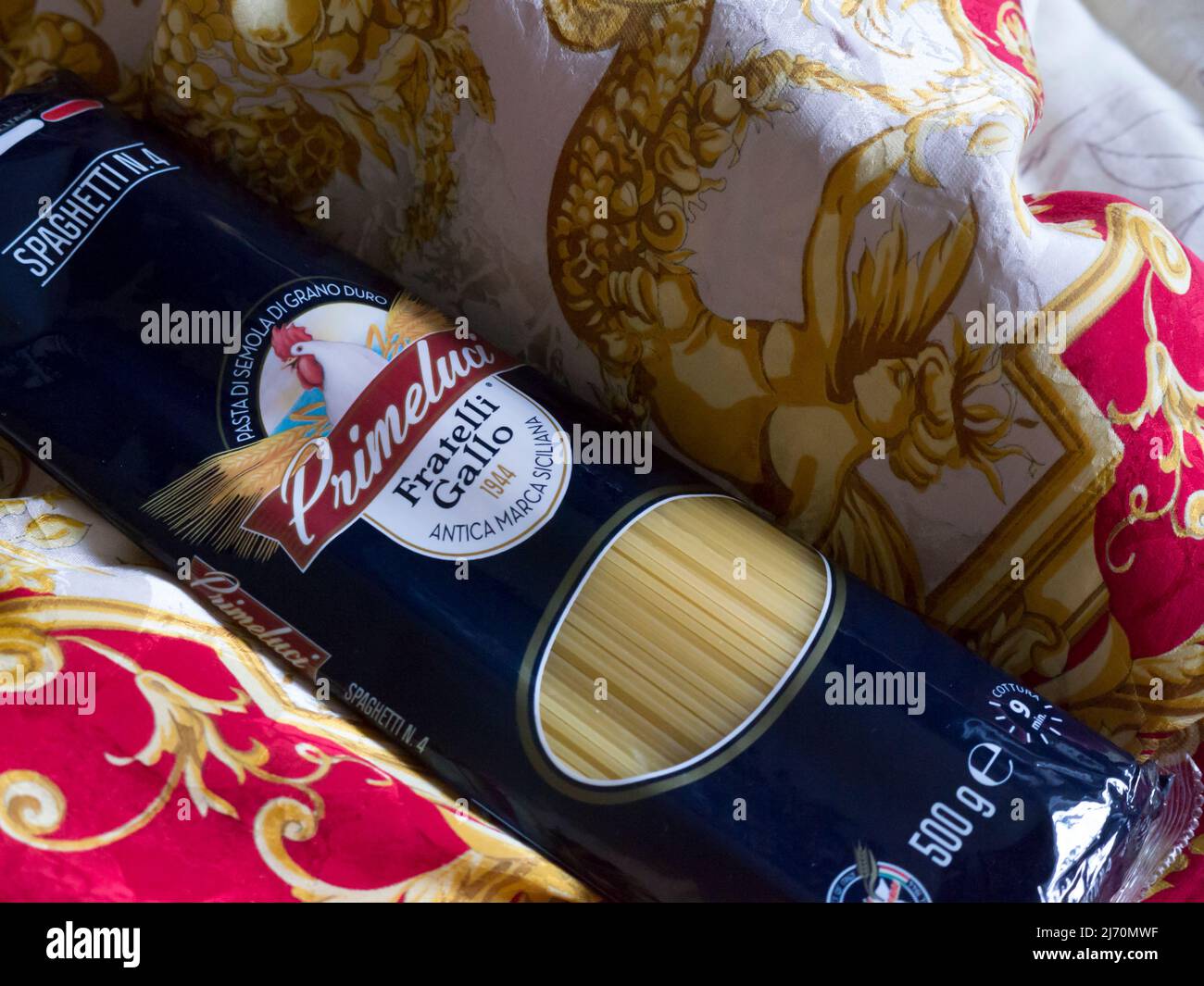 Pasta Primeluci Fratelli Gallo. Spaghetti №4 Stock Photo - Alamy
