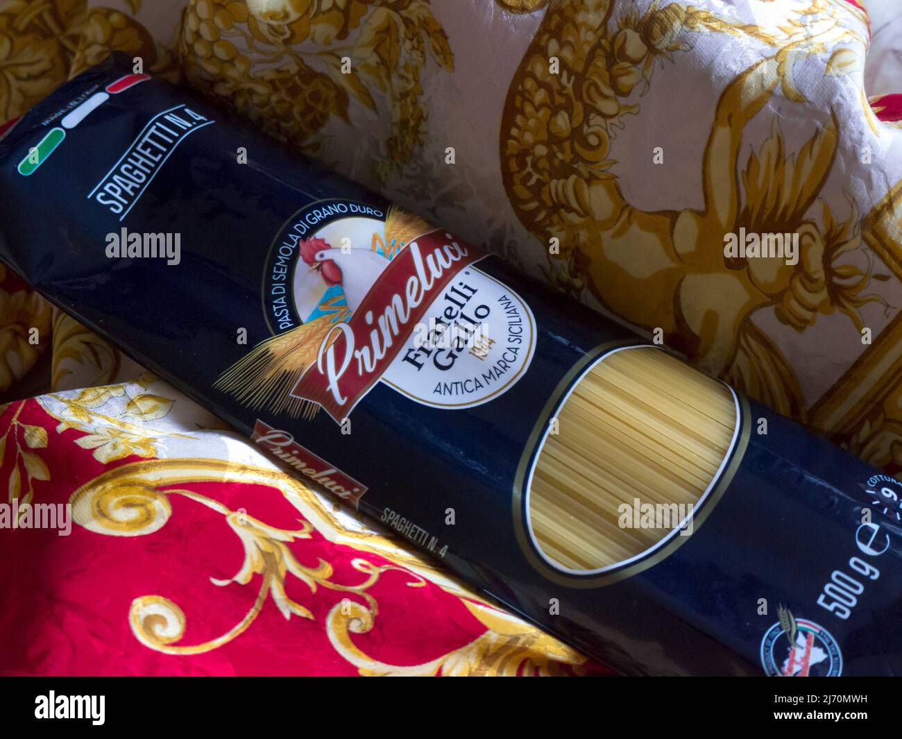 Pasta Primeluci Fratelli Gallo. Spaghetti №4 Stock Photo - Alamy