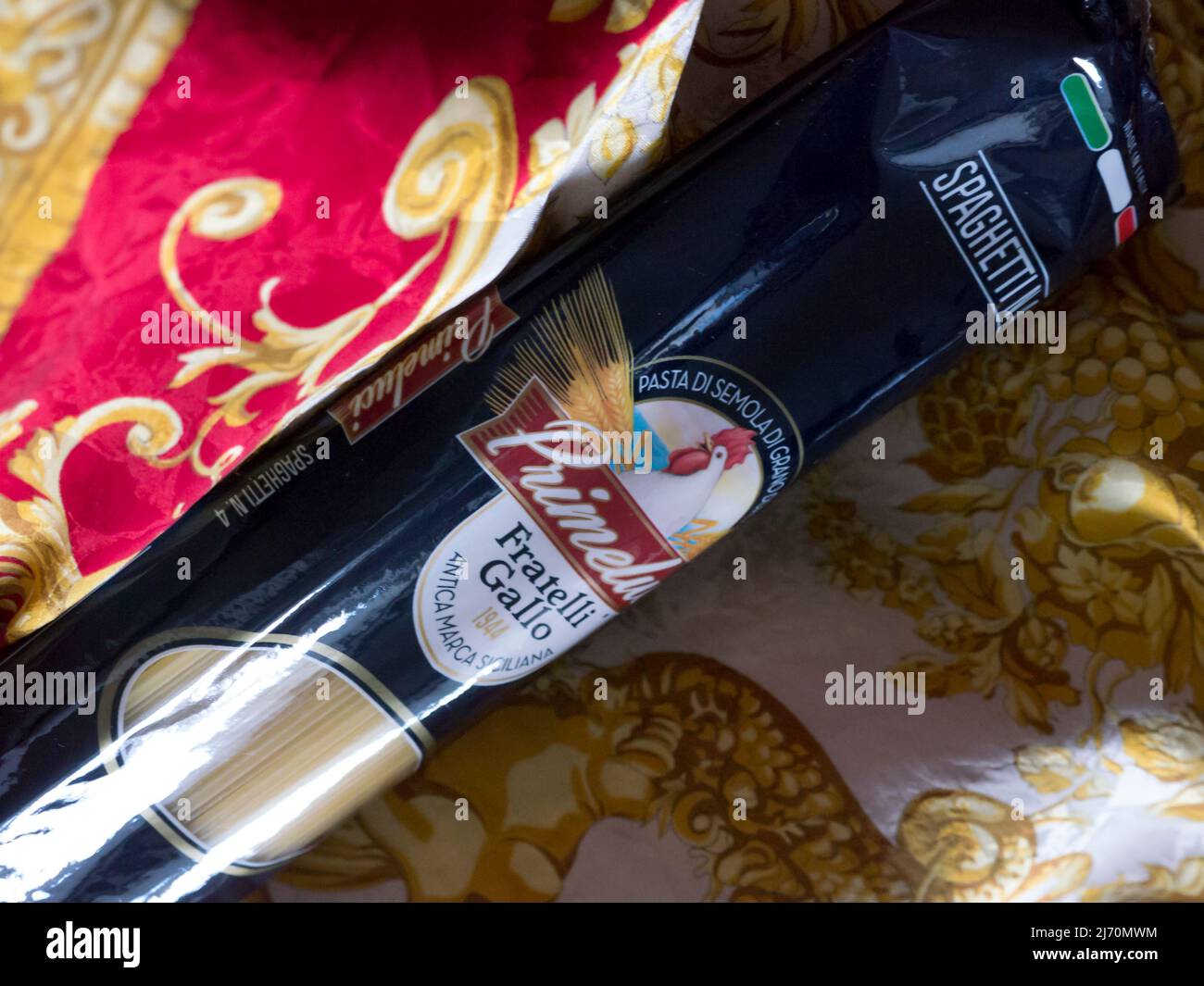 Pasta Primeluci Fratelli Gallo. Spaghetti №4 Stock Photo - Alamy