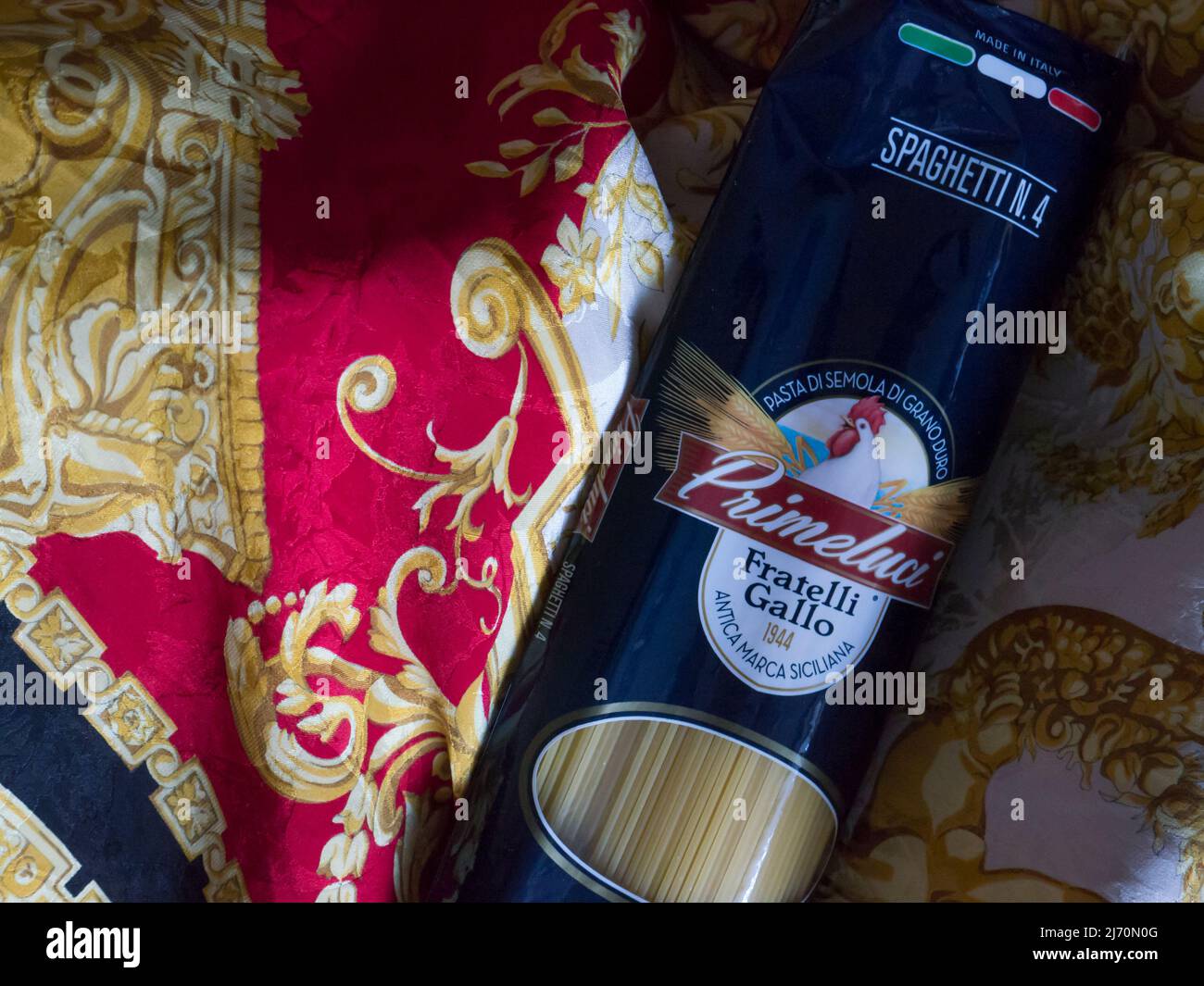 Pasta Primeluci Fratelli Gallo. Spaghetti №4 Stock Photo - Alamy