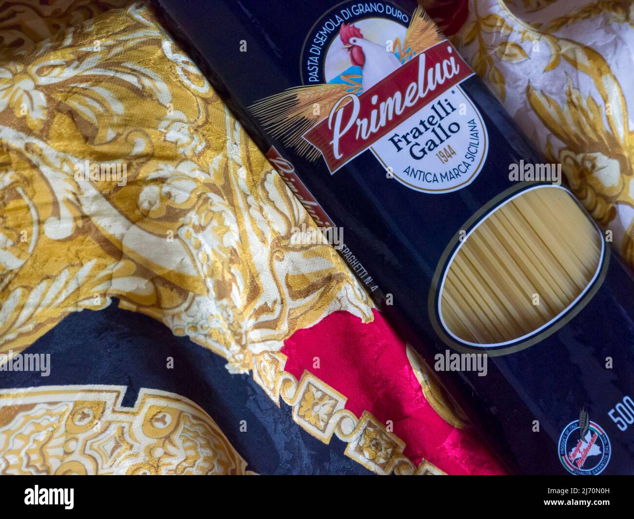 Pasta Primeluci Fratelli Gallo. Spaghetti №4 Stock Photo - Alamy