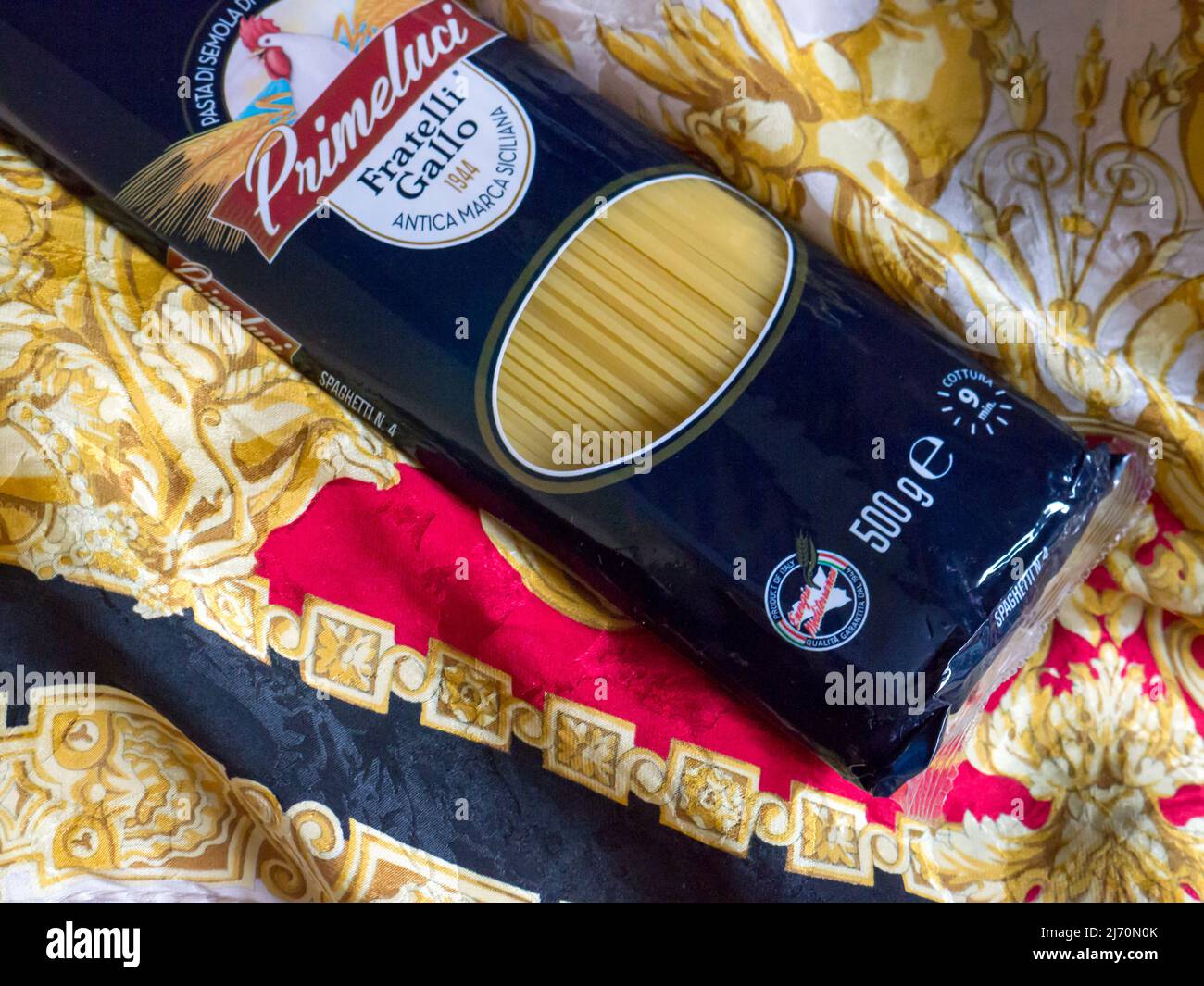 Pasta Primeluci Fratelli Gallo. Spaghetti №4 Stock Photo - Alamy