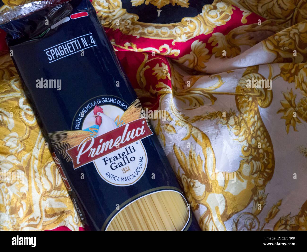 Pasta Primeluci Fratelli Gallo. Spaghetti №4 Stock Photo - Alamy