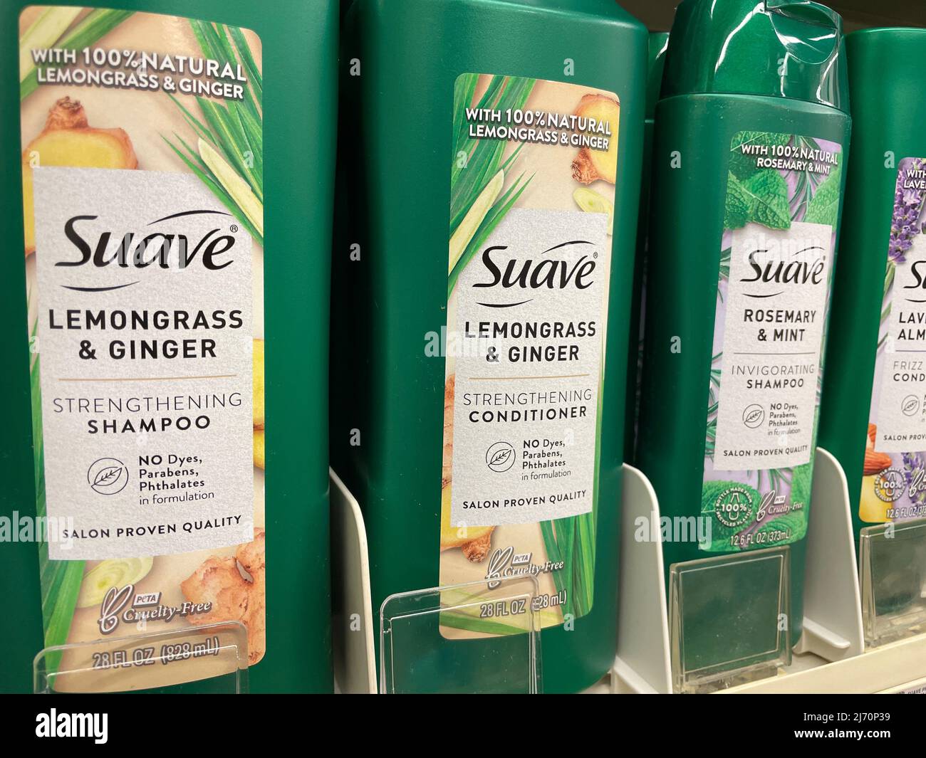Grocery store shelf shampoo hi-res stock photography and images - Alamy