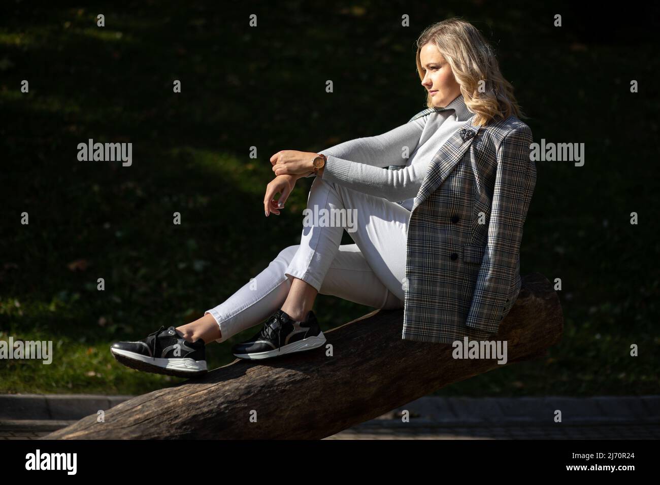 Side view lady sitting on hi-res stock photography and images - Alamy