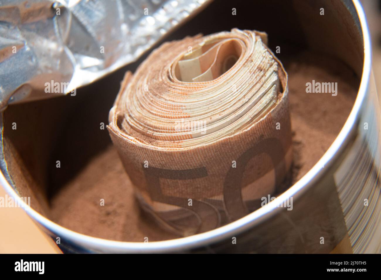 Cash smuggling hi-res stock photography and images - Alamy