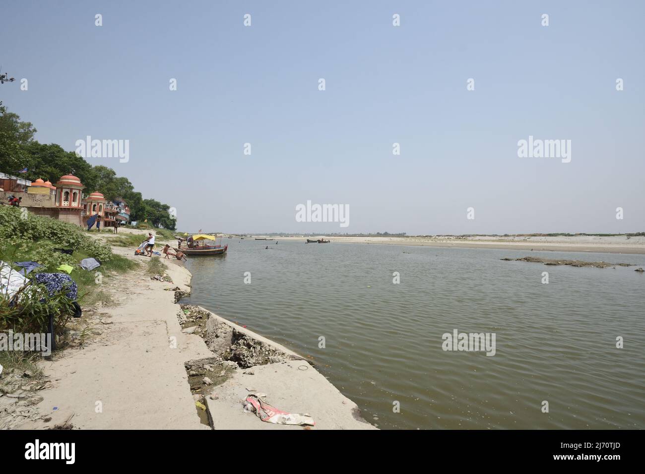Guptar Ghat or Narayan Ghat along the Ganges. Civil Lines, Kanpur, Uttar Pradesh, India Stock ...