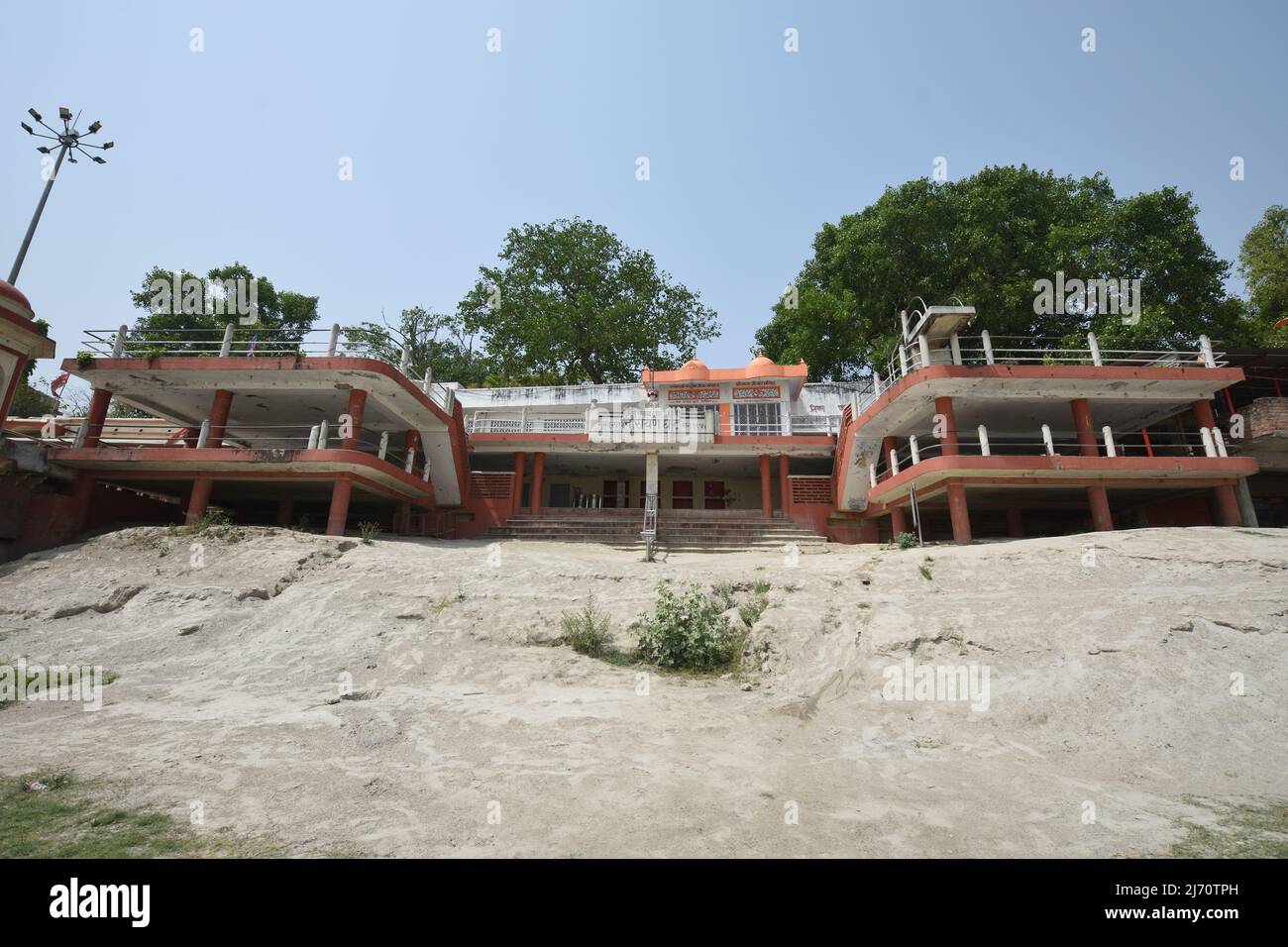 Guptar Ghat or Narayan Ghat along the Ganges. Civil Lines, Kanpur, Uttar Pradesh, India Stock ...