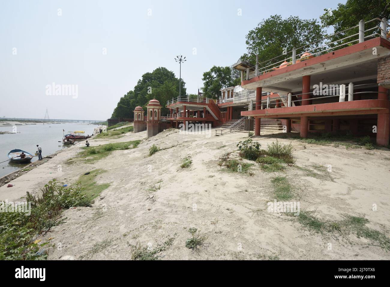 Guptar Ghat or Narayan Ghat along the Ganges. Civil Lines, Kanpur, Uttar Pradesh, India Stock ...