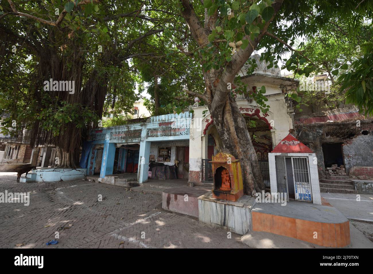 Old Hindu religious structure with Shiva mandir at the Guptar Ghat or ...