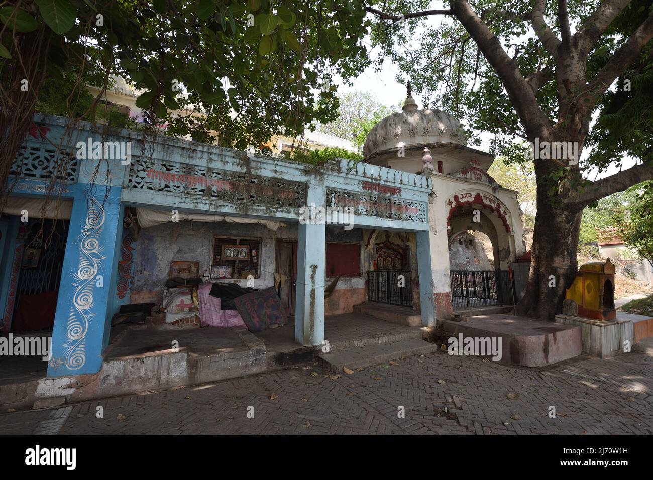 Old Hindu religious structure with Shiva mandir at the Guptar Ghat or Narayan Ghat along the ...