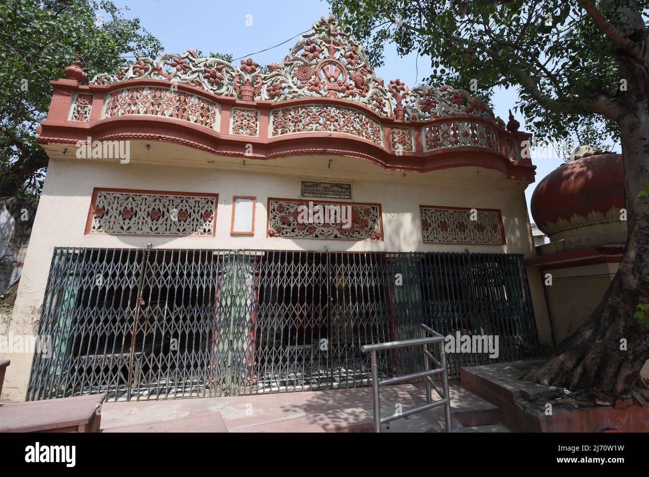Mandir at the Guptar Ghat or Narayan Ghat along the Ganges. Civil Lines ...
