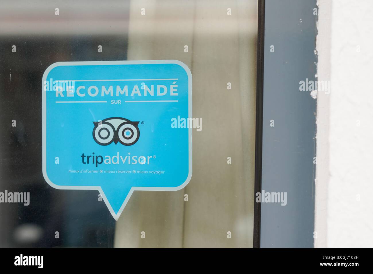 Bordeaux , Aquitaine France - 04 24 2022 : Tripadvisor recommended logo ...