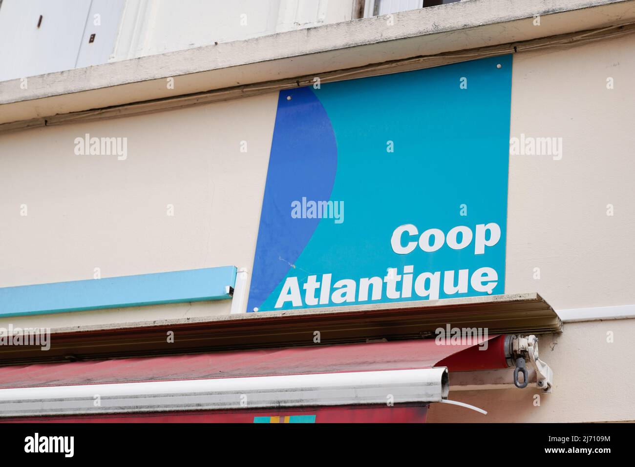 Bordeaux , Aquitaine France - 04 24 2022 : Coop atlantique grocery logo ...