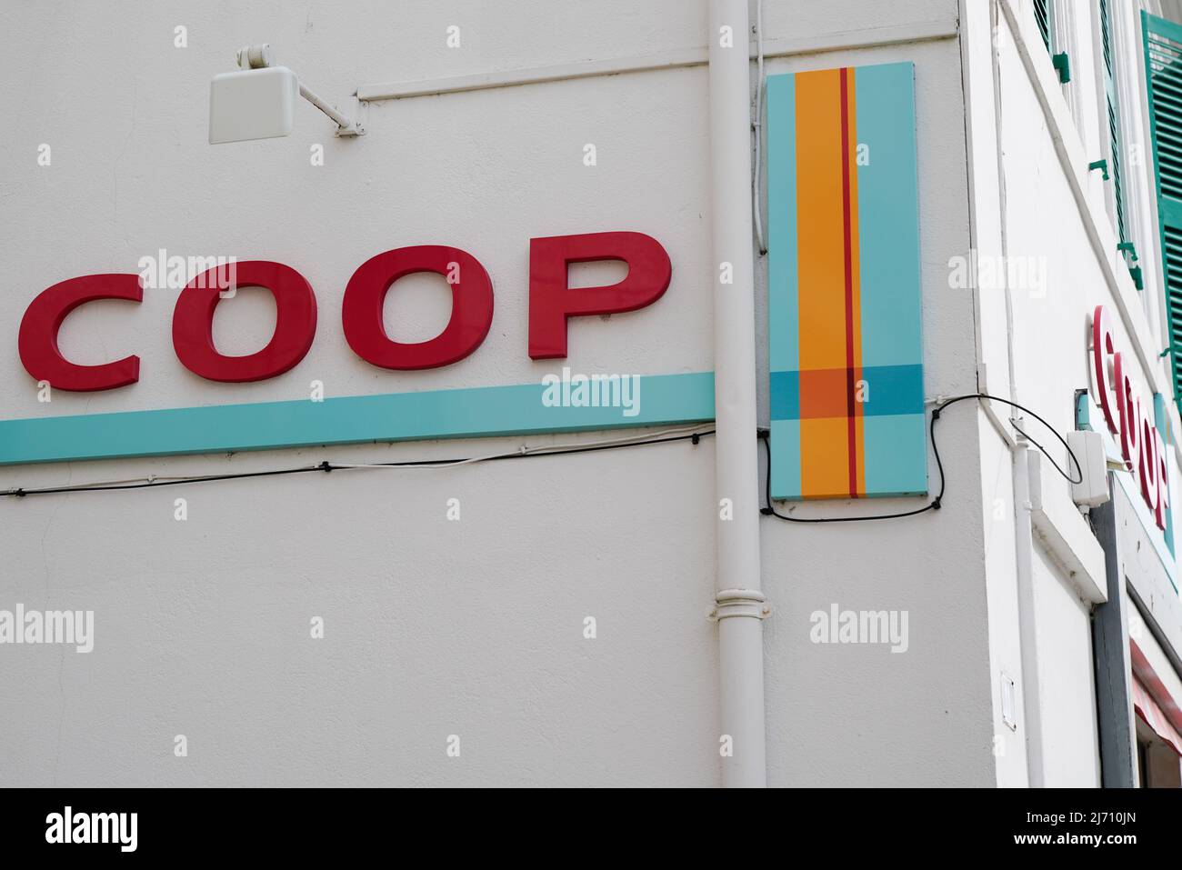 Bordeaux , Aquitaine France - 04 24 2022 : Coop logo brand and text ...