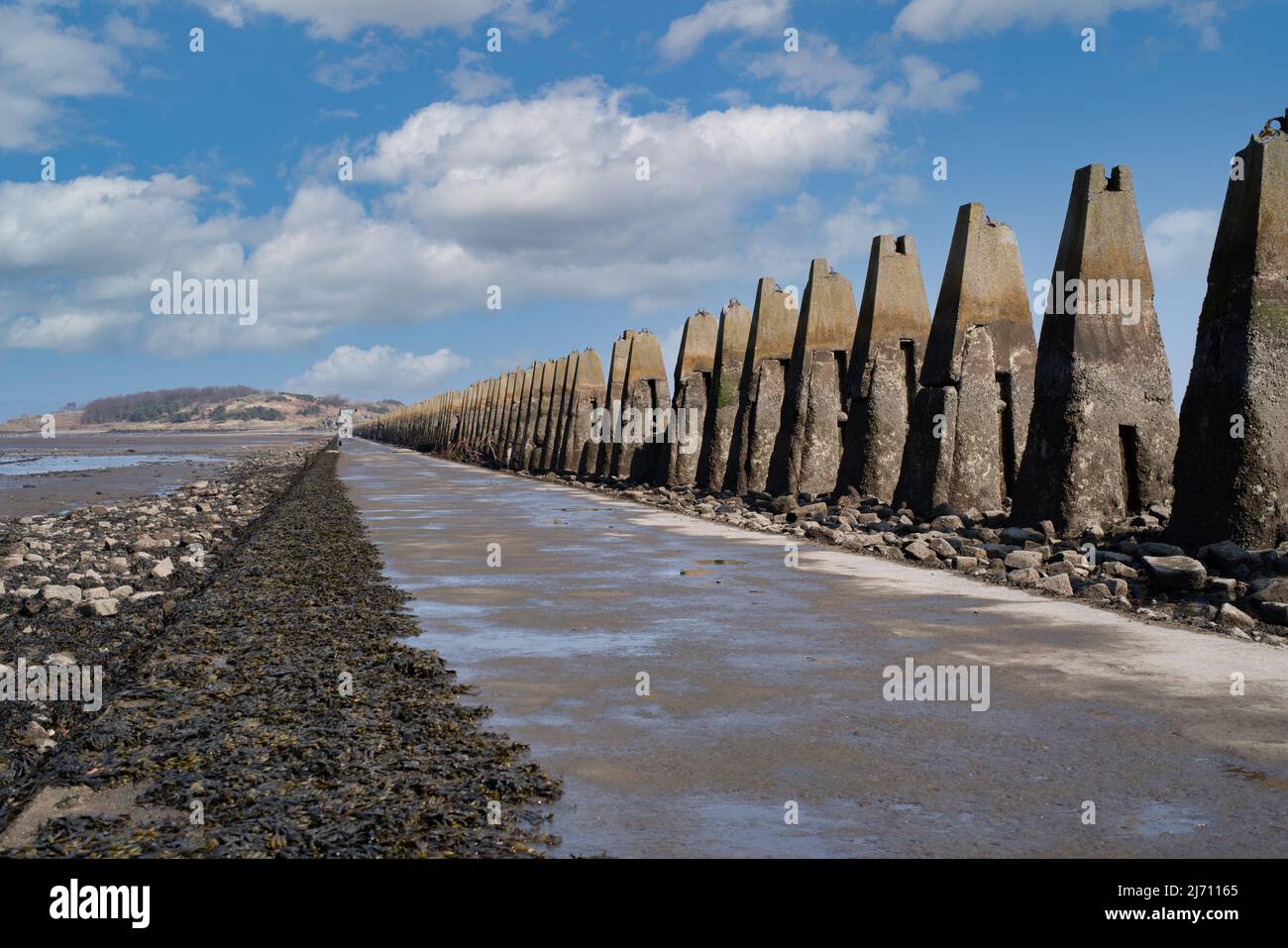 Cramond Island and Causeway Stock Photo - Alamy