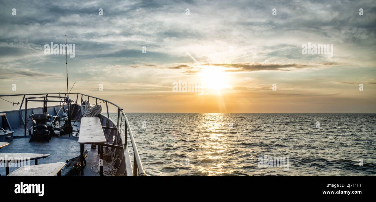 Ship boat water horizon holiday tourism hi-res stock photography and ...