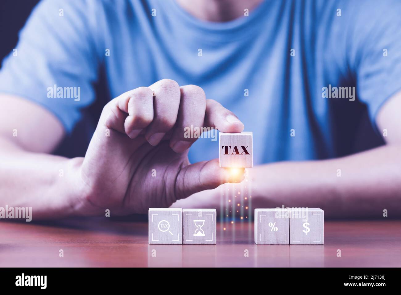 Financial analysis wood cube hi-res stock photography and images - Alamy