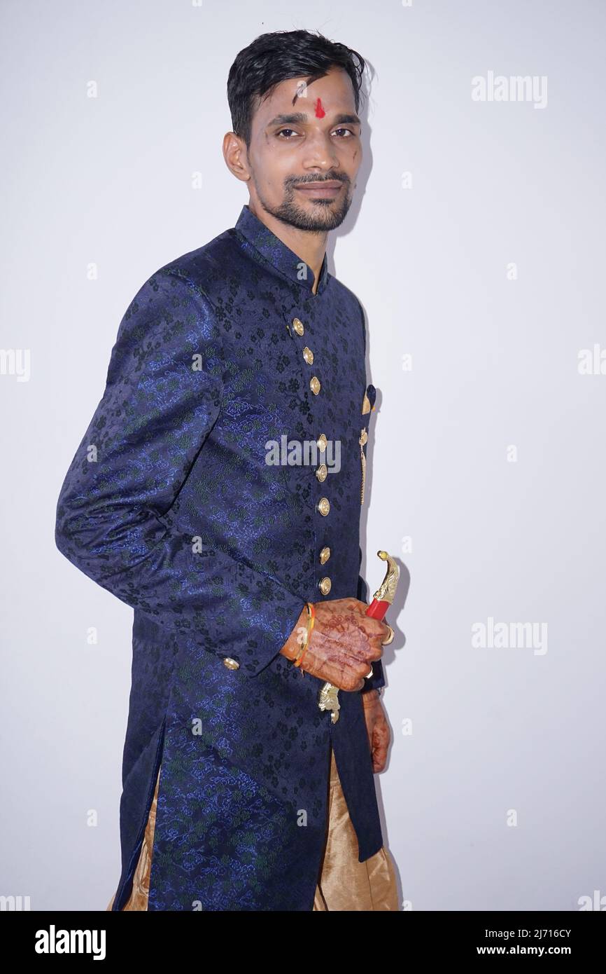 Indian bride groom attire hi-res stock photography and images - Alamy