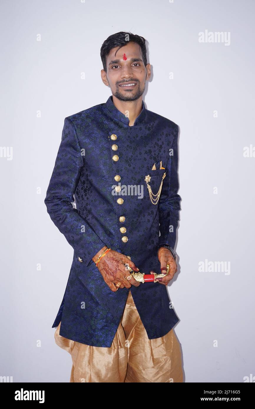 Indian groom wearing the traditional sherwani attire Stock Photo - Alamy