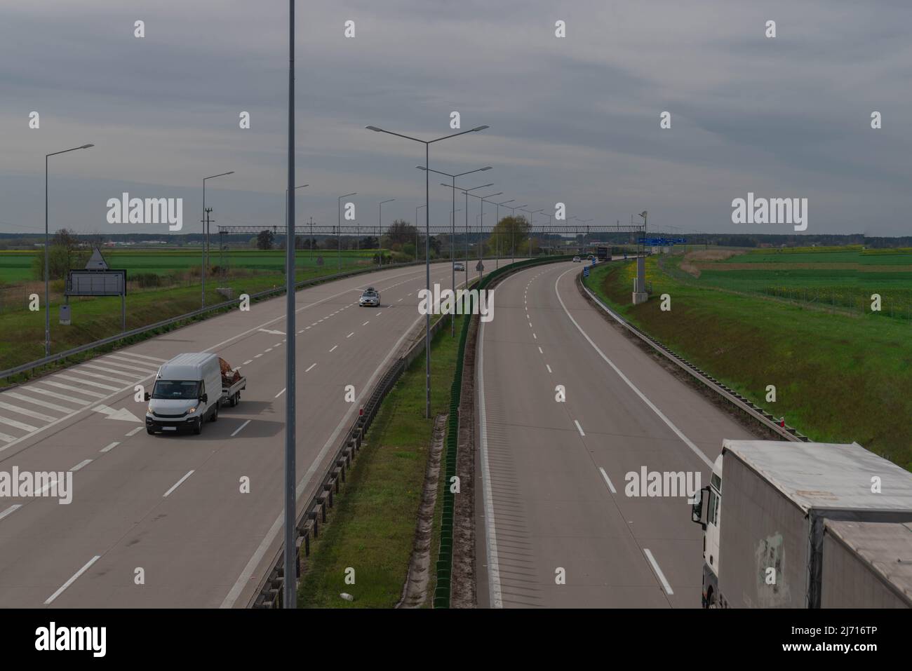 Two lane expressway hi-res stock photography and images - Alamy