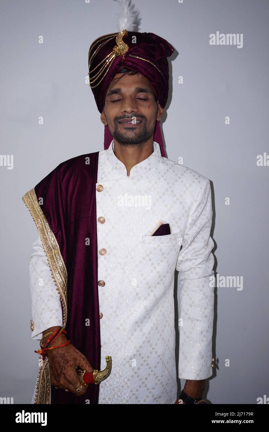 Indian groom wearing the traditional sherwani attire Stock Photo - Alamy