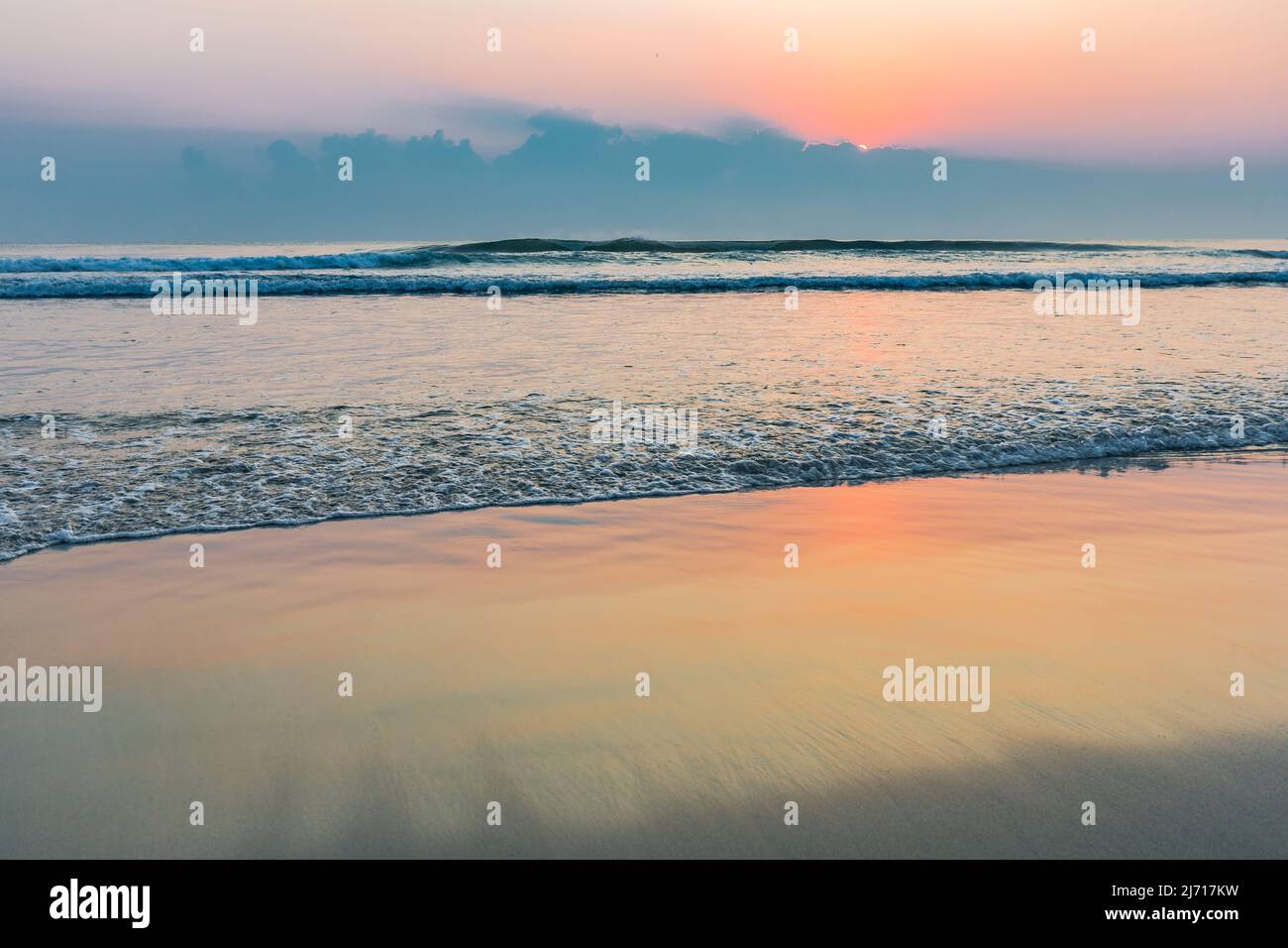 Wonderful reflection on beach hi-res stock photography and images - Alamy