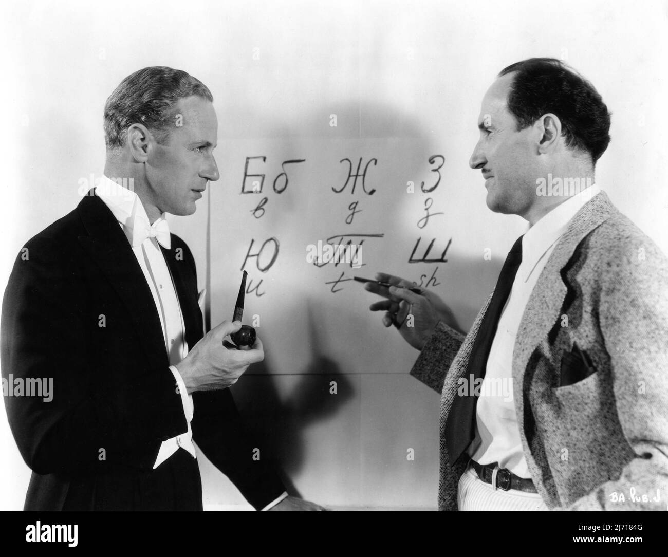 LESLIE HOWARD on set candid learning Russian language from Technical ...