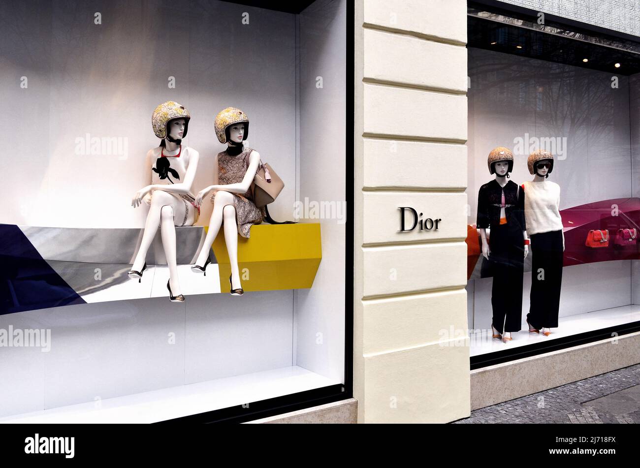 Dior display window hi-res stock photography and images - Alamy