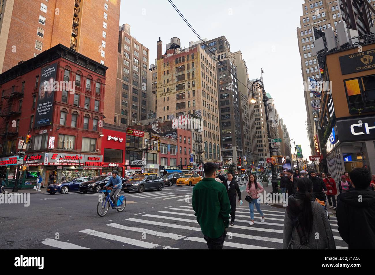 Street photography in Manhattan, New York City on a beautiful day in ...
