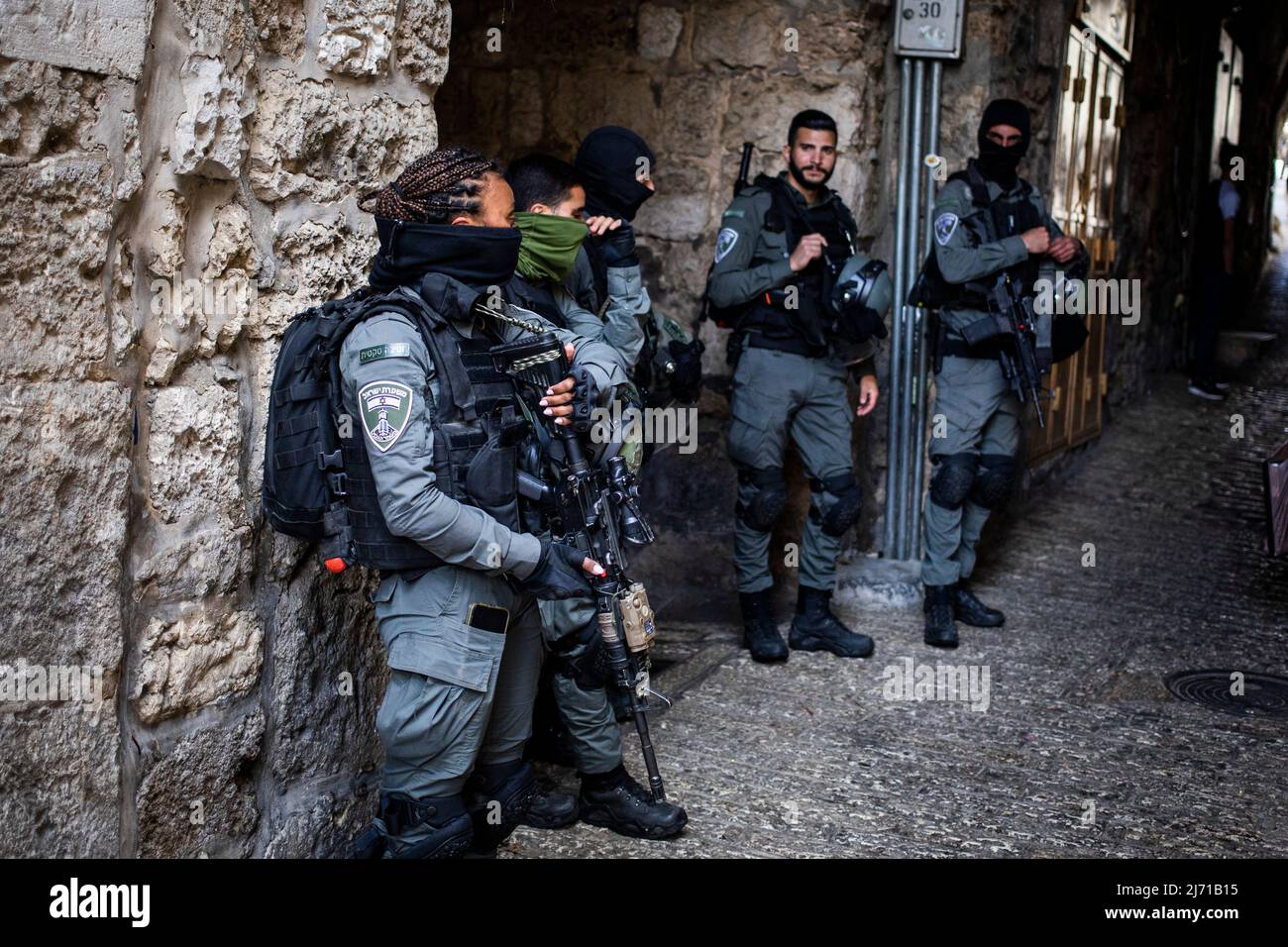 Security officers stand guard hi-res stock photography and images - Alamy