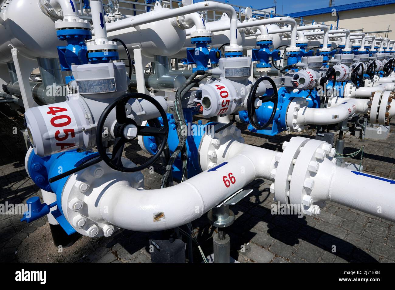 Underground gas storage facility hi-res stock photography and images ...