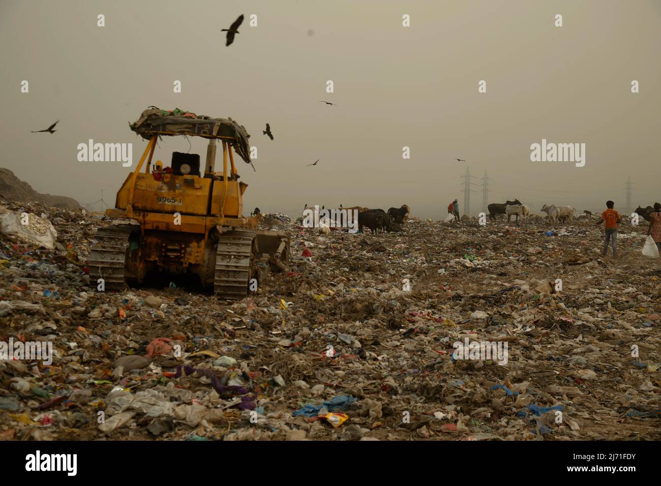 Garbage dumping at the Bhalswa landfill in Delhi, India on May 3, 2022 ...