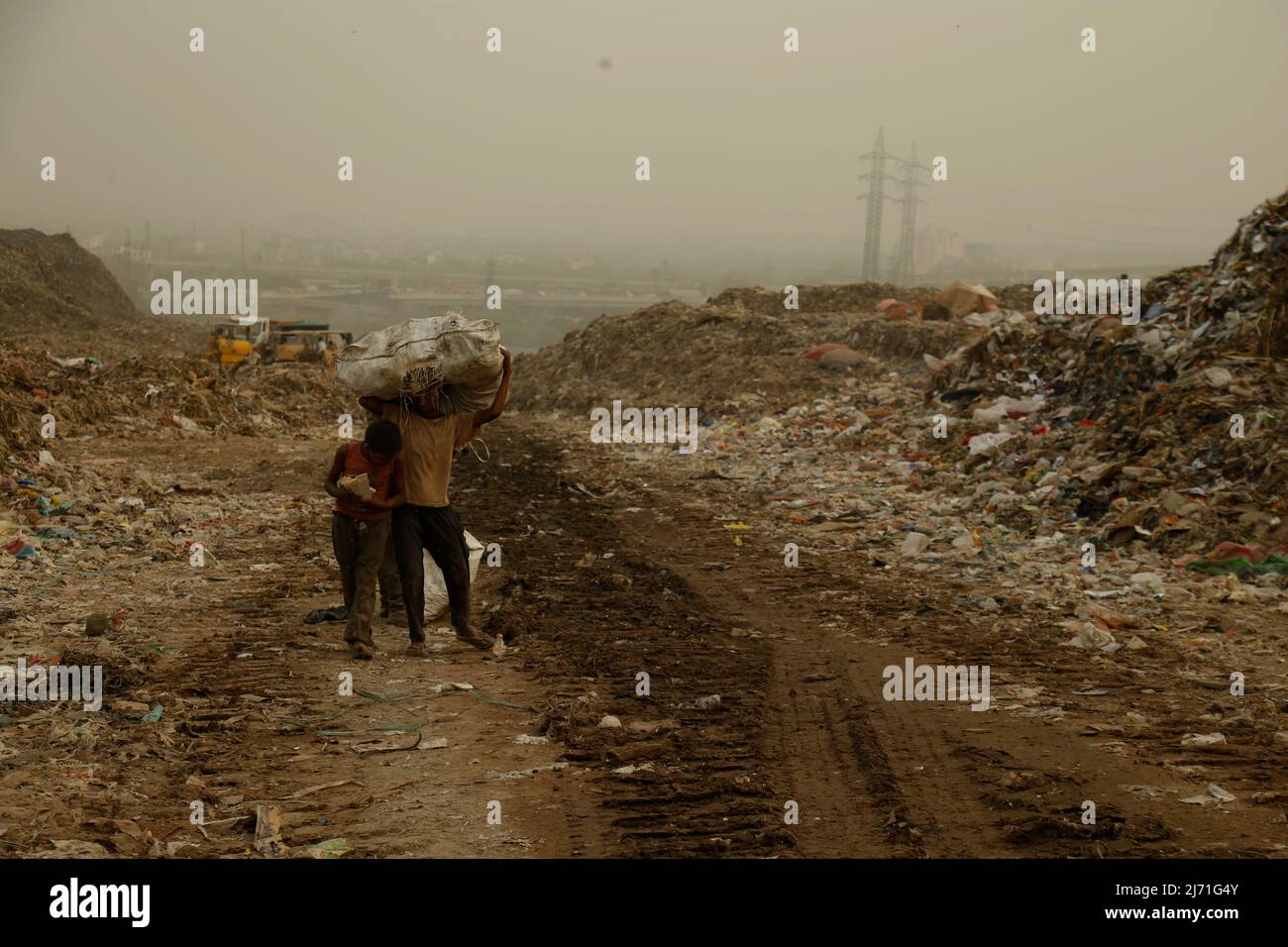 Garbage dumping at the Bhalswa landfill in Delhi, India on May 3, 2022 ...