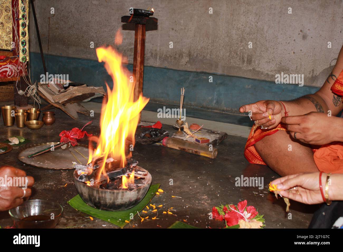 People performing Havan, Odisha, India Stock Photo - Alamy