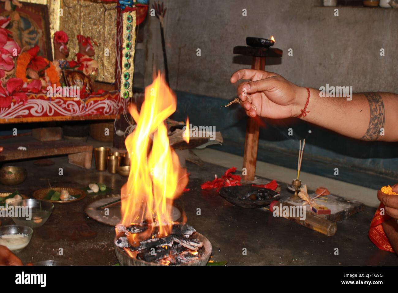 People performing Havan, Odisha, India Stock Photo - Alamy