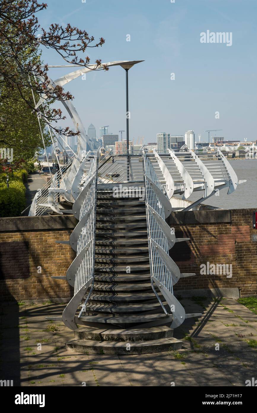 Viewing platform over the Thames, just downstream of Thames Flood ...