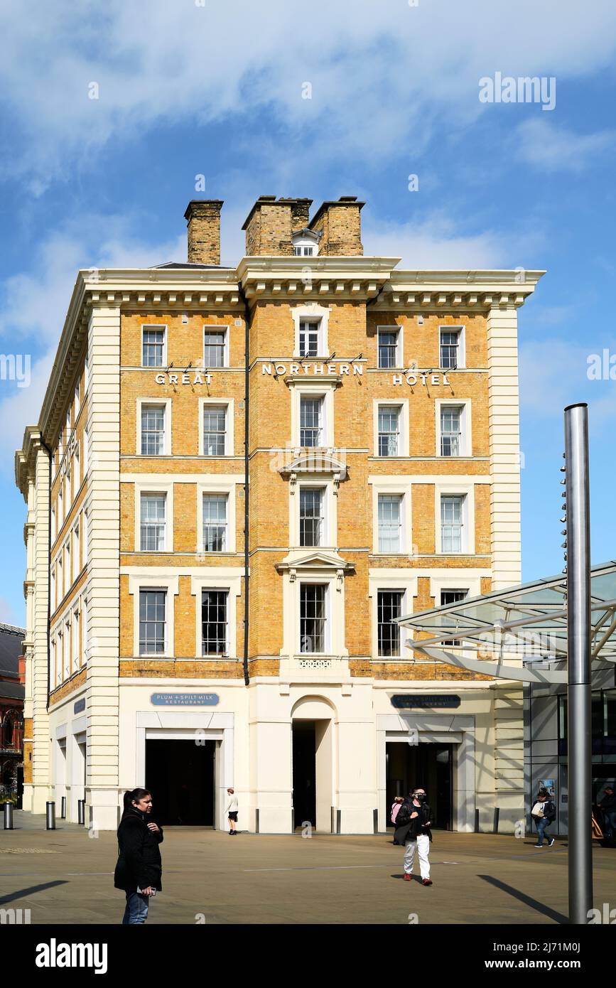 Kings cross rail station london england railway transport trave hi-res ...