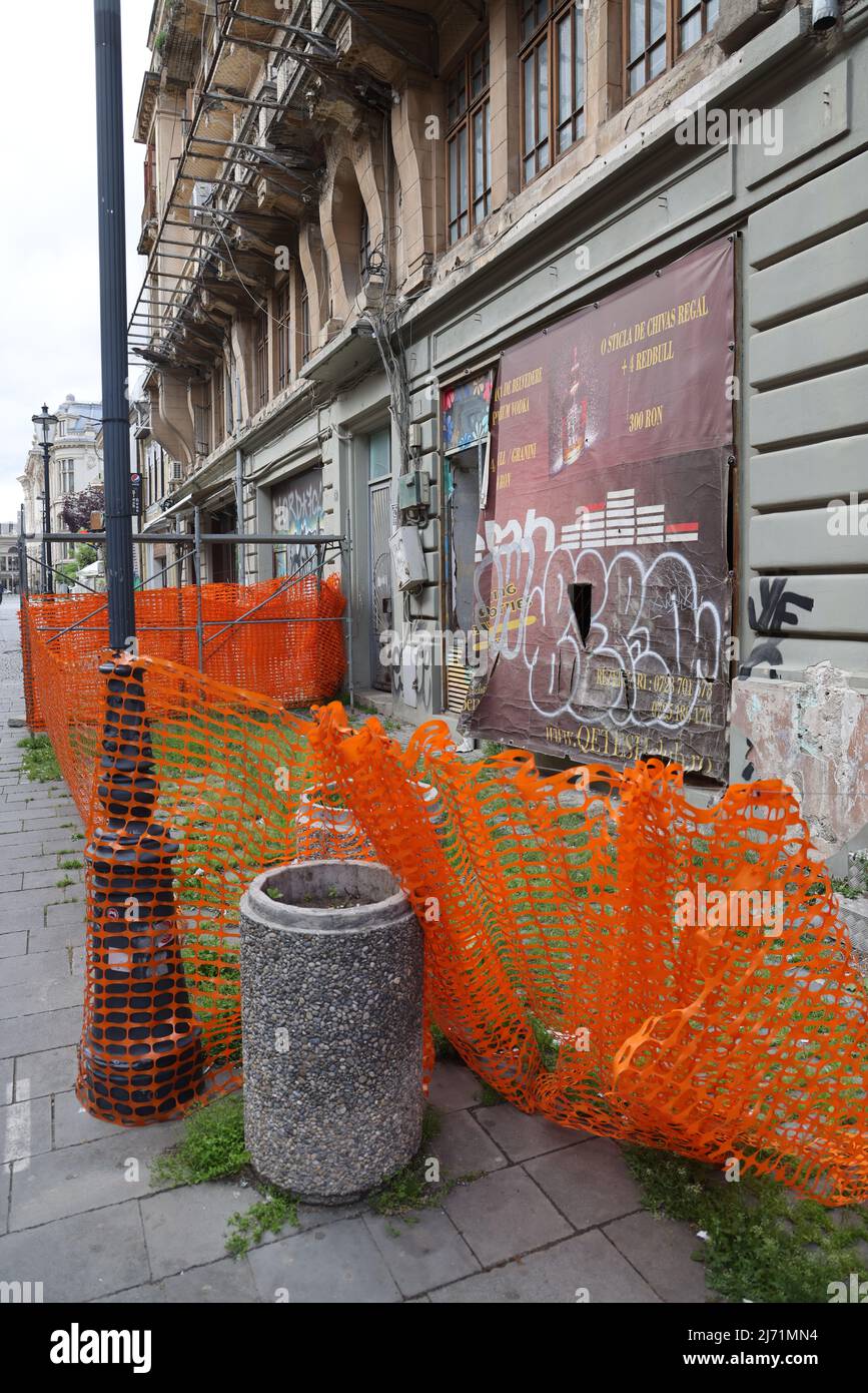 Orange construction barrier netting hi-res stock photography and images ...