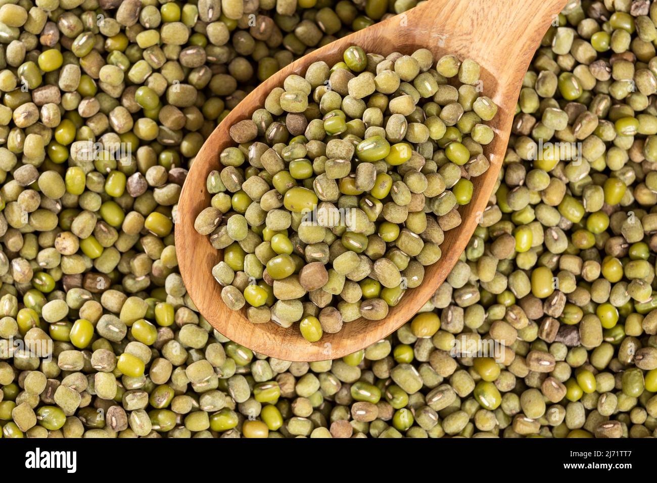 Vigna Radiata - Raw organic green mung beans Stock Photo - Alamy