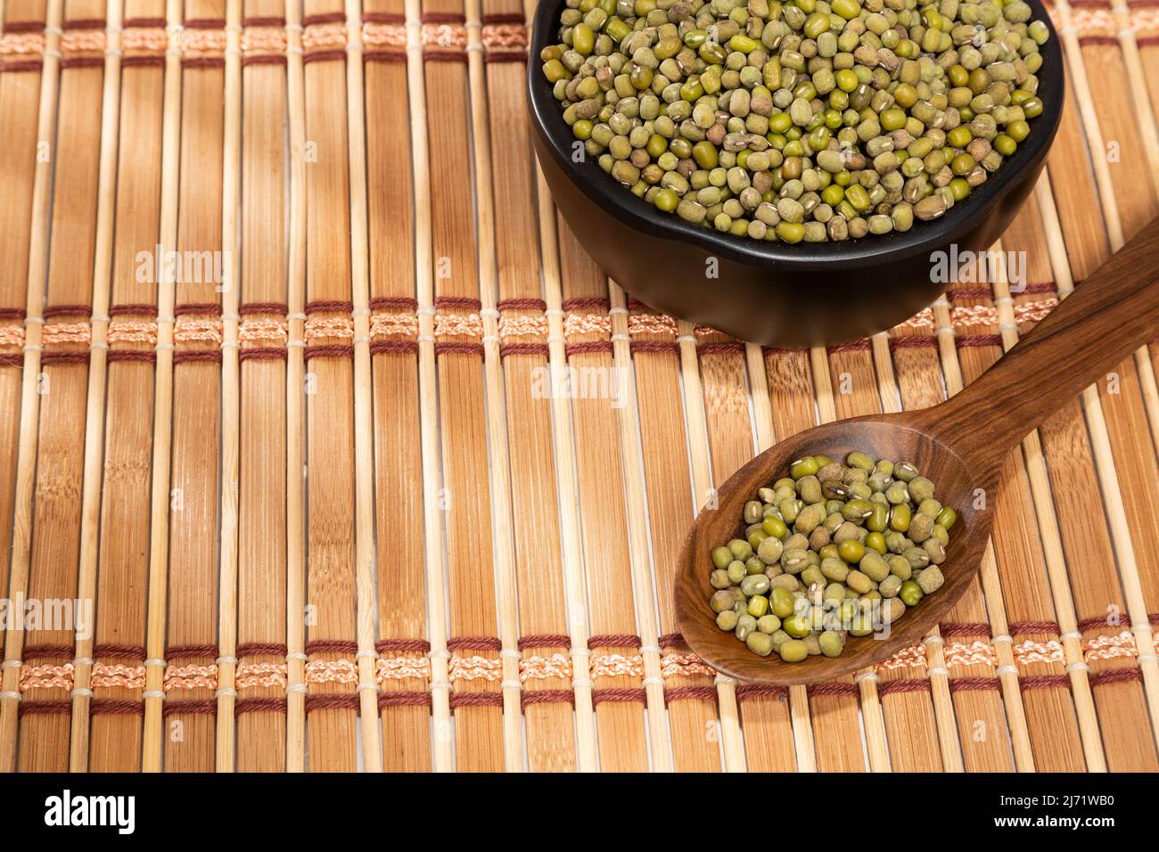 Vigna Radiata - Raw organic green mung beans Stock Photo - Alamy